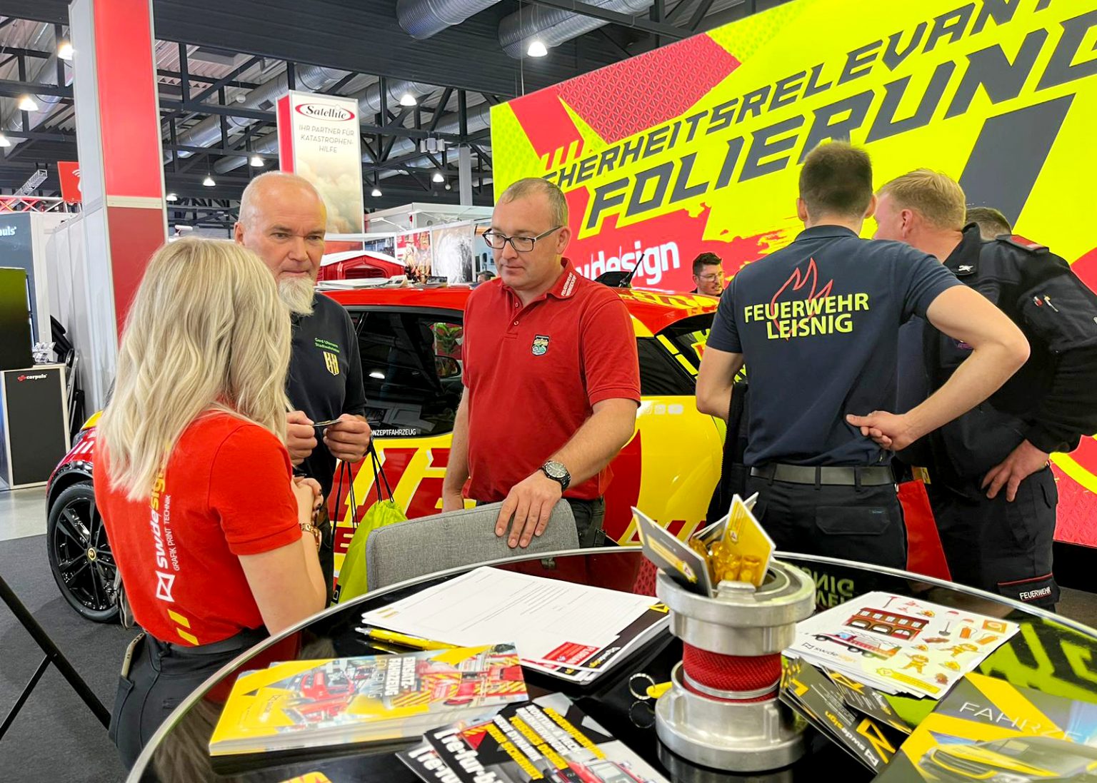 Sicherheitsbeklebung! Messe für Feuerwehr- u. Rettungswesen